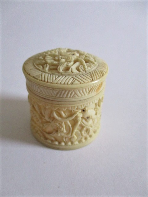 Dragon carved thimble holder, ivory - Rod Naylors Antique Restoration