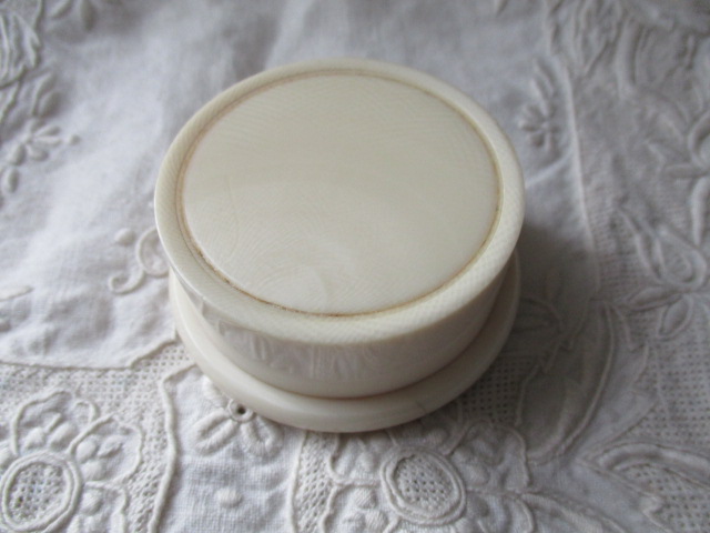 Antique ivory pill box - Rod Naylors Antique Restoration