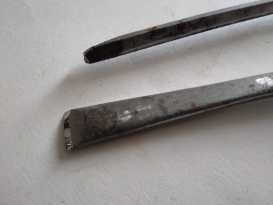 Swiss made fishtail gouge and V chisel - Rod Naylors Antique Restoration