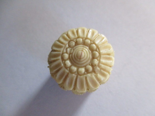 Small antique carved ivory waxer - Rod Naylors Antique Restoration