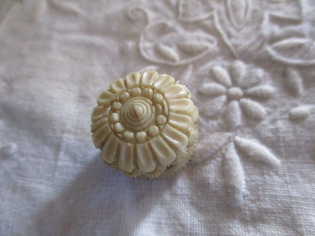 Small antique carved ivory waxer - Rod Naylors Antique Restoration